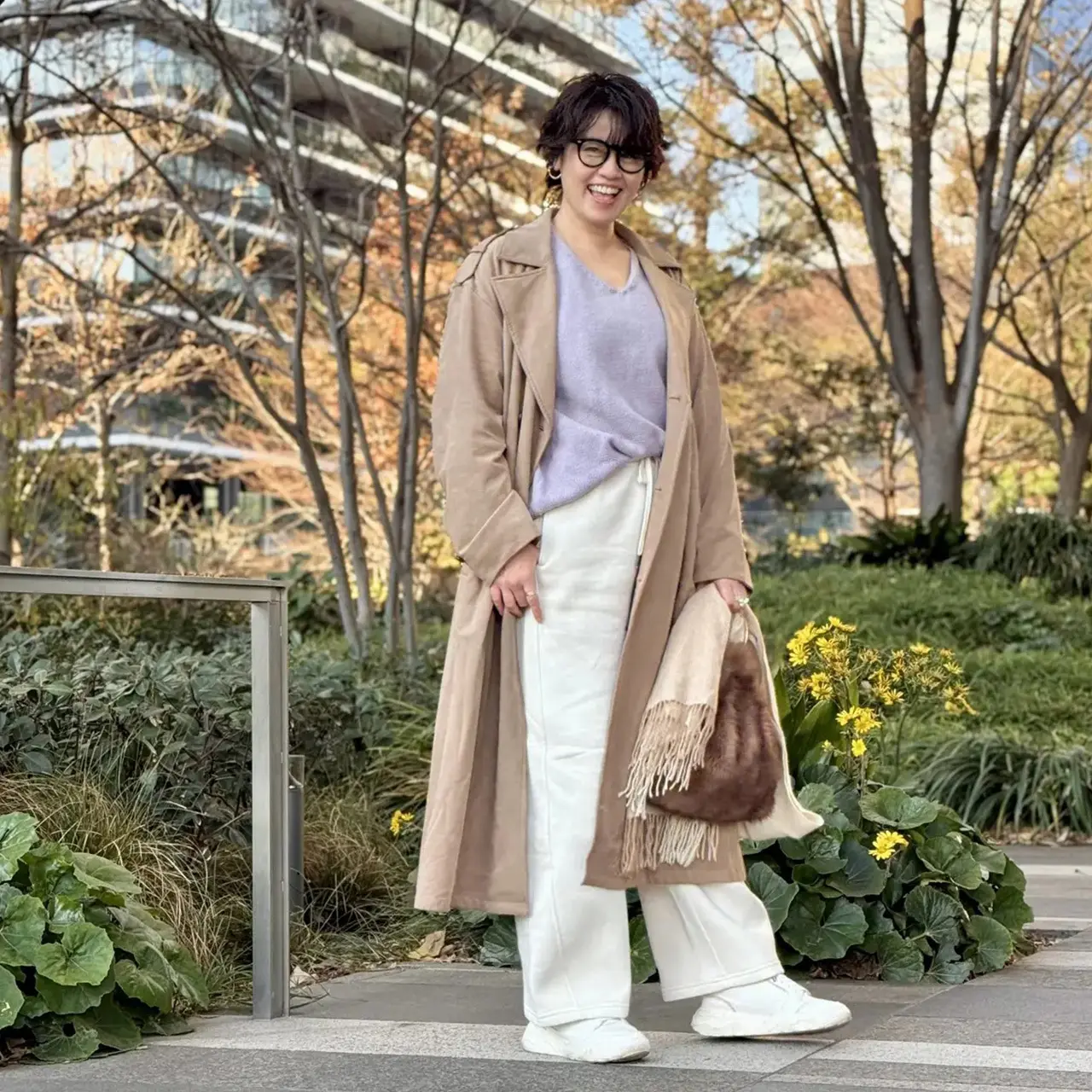 【40代・50代 白パンツコーデ7選】装いに抜け感と清潔感をプラスしてくれる冬の頼れるアイテム | Web eclat | 50代女性のためのファッション、ビューティ、ライフスタイル最新情報