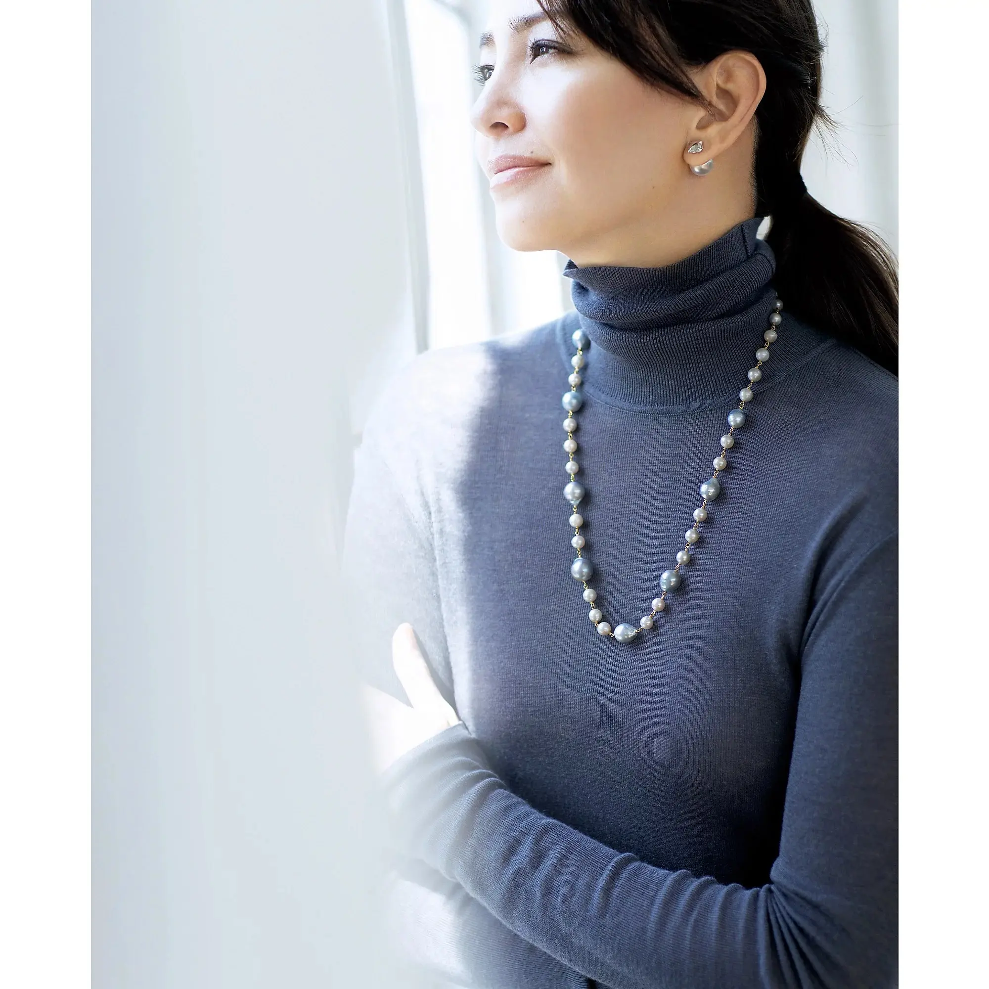 エクラの別注アイテム、最新作が完成！ 今こそ手に入れたい「ボン マジック」の白蝶パールジュエリー | Web eclat | 50代女性のためのファッション、ビューティ、ライフスタイル最新情報