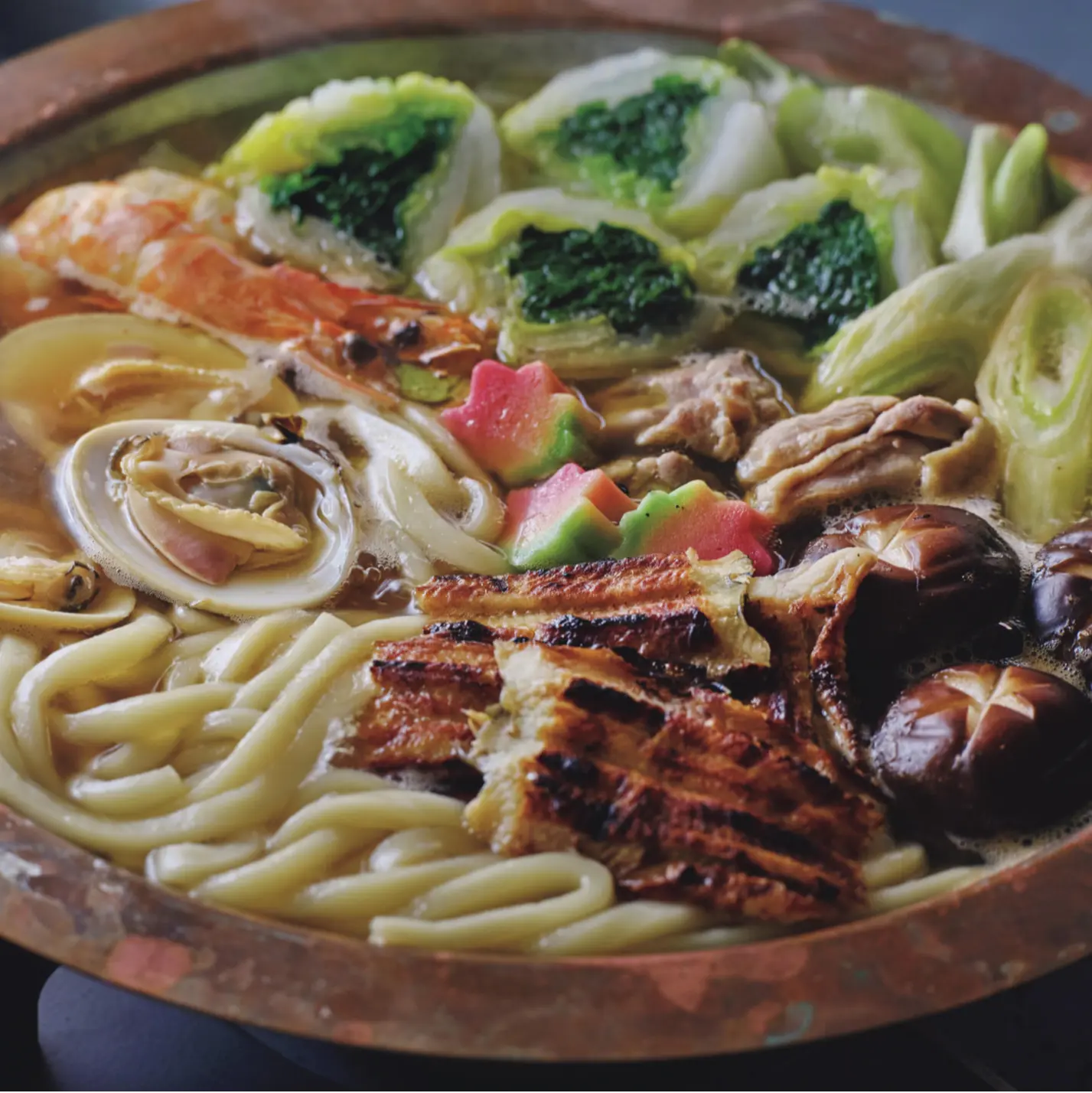 「ねぎま鍋」と「うどんすき」。料理研究家・上田淳子さんが作る“東西のクラシック鍋”【大人のごちそう鍋】 | Web eclat | 50代女性のためのファッション、ビューティ、ライフスタイル最新情報