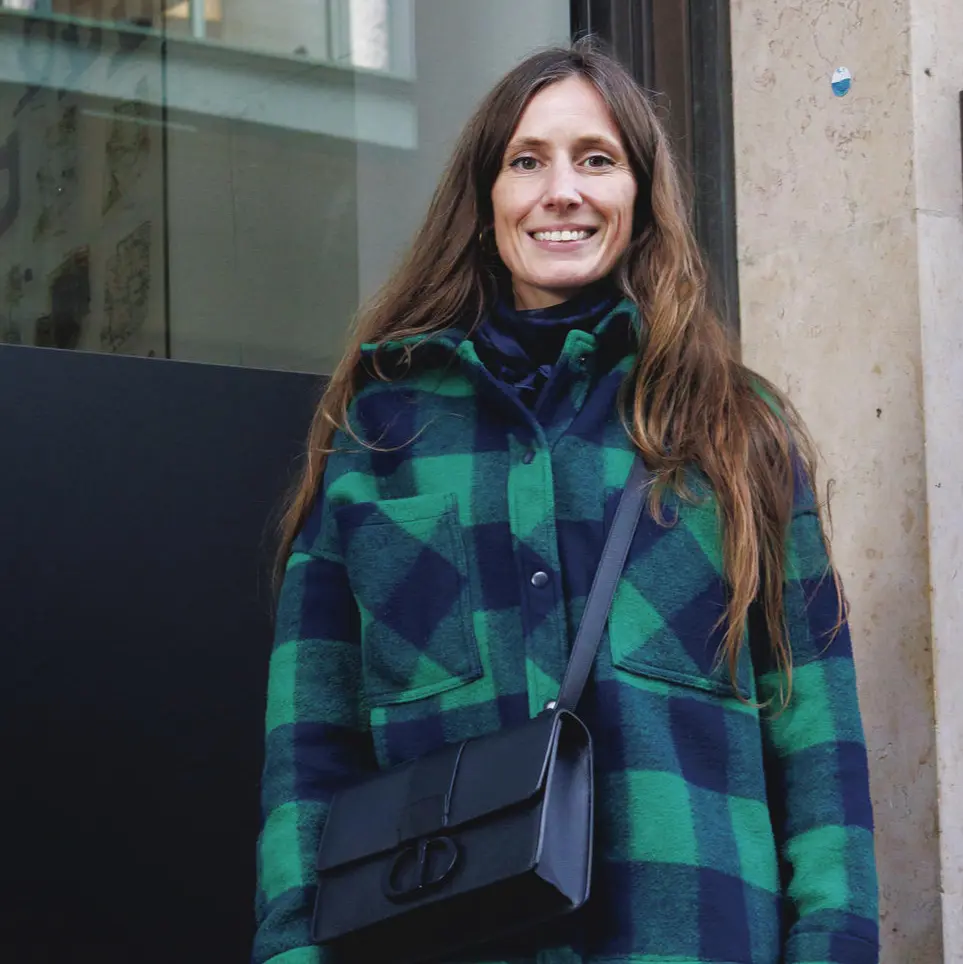 旬のプレッピームードが香る。パリ＆ミラノマダムの「チェック」柄コーデまとめ【海外ファッションSNAP】 | Web eclat | 50代女性のためのファッション、ビューティ、ライフスタイル最新情報